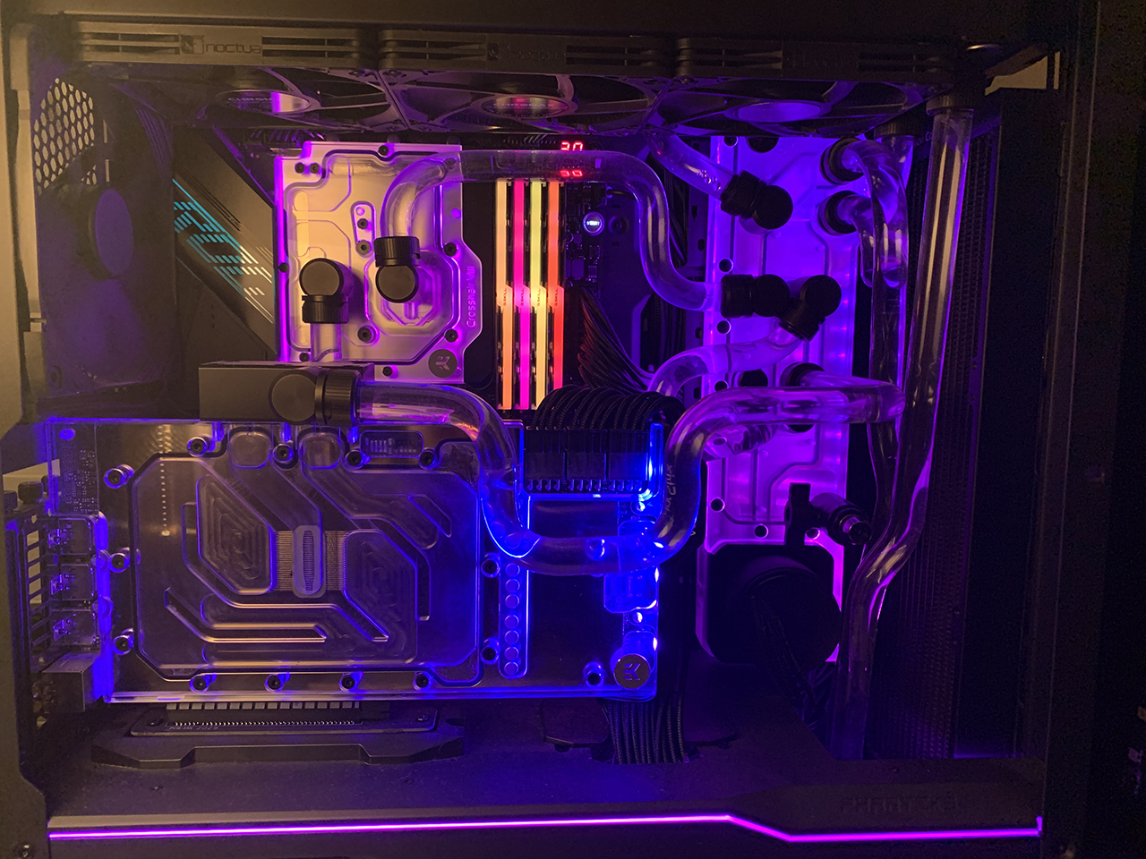 Phanteks Evolv X. EKWB Quantum Reflection Distro Plate, Momentum ROG ...