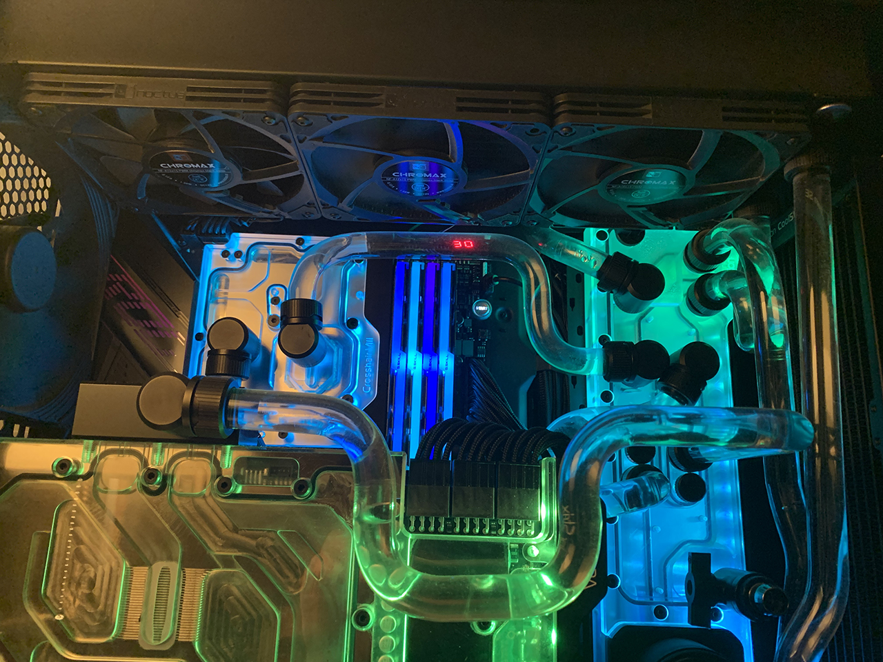 Phanteks Evolv X. EKWB Quantum Reflection Distro Plate, Momentum ROG ...