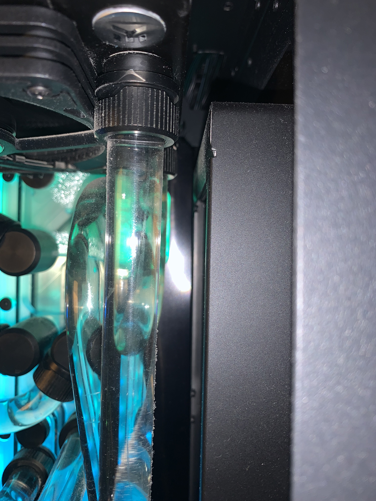 Phanteks Evolv X. EKWB Quantum Reflection Distro Plate, Momentum ROG ...