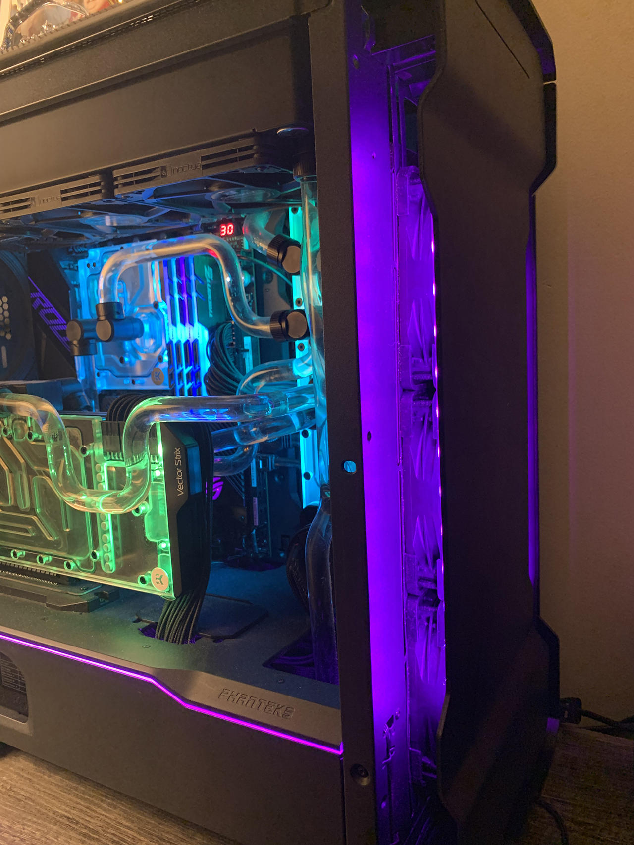 Phanteks Evolv X. EKWB Quantum Reflection Distro Plate, Momentum ROG ...